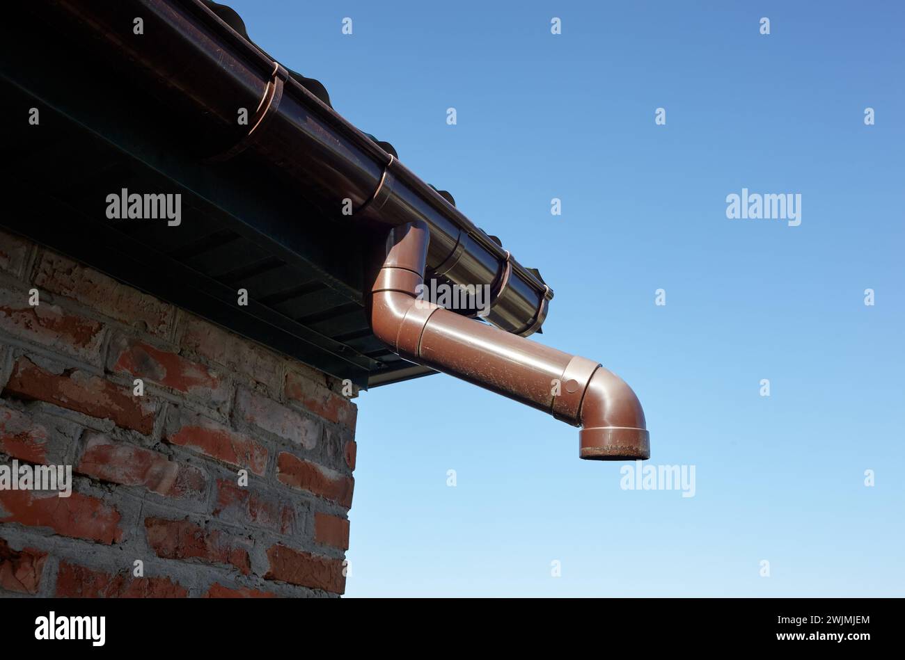 Building down pipe hi-res stock photography and images - Alamy