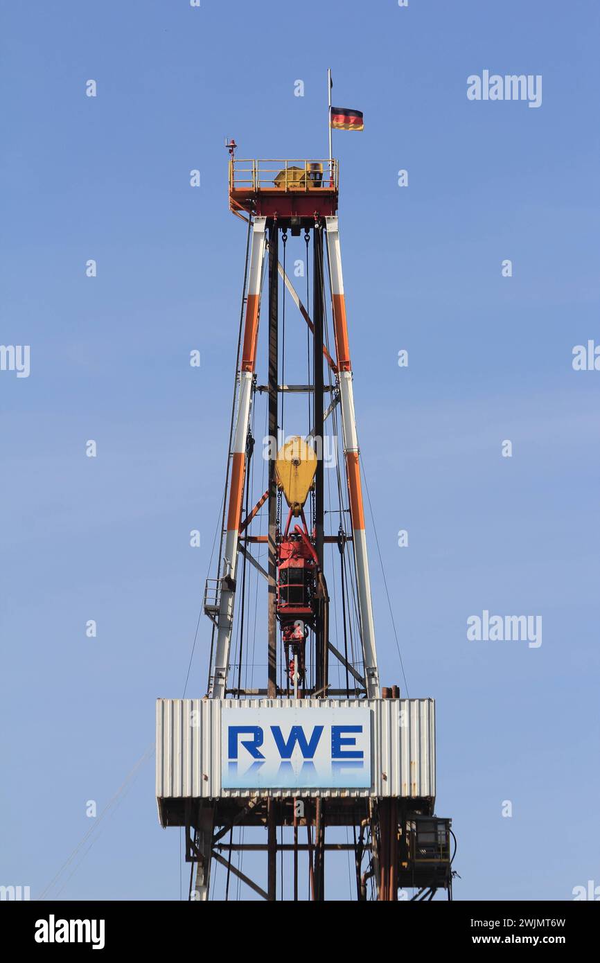 Erdgasproduktionsbohrungen hi-res stock photography and images - Alamy