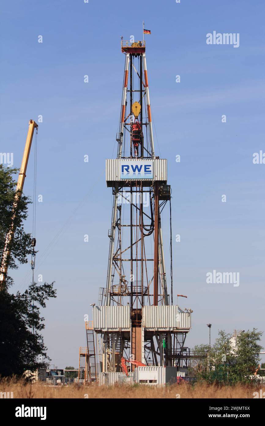 Erdgasproduktionsbohrungen hi-res stock photography and images - Alamy