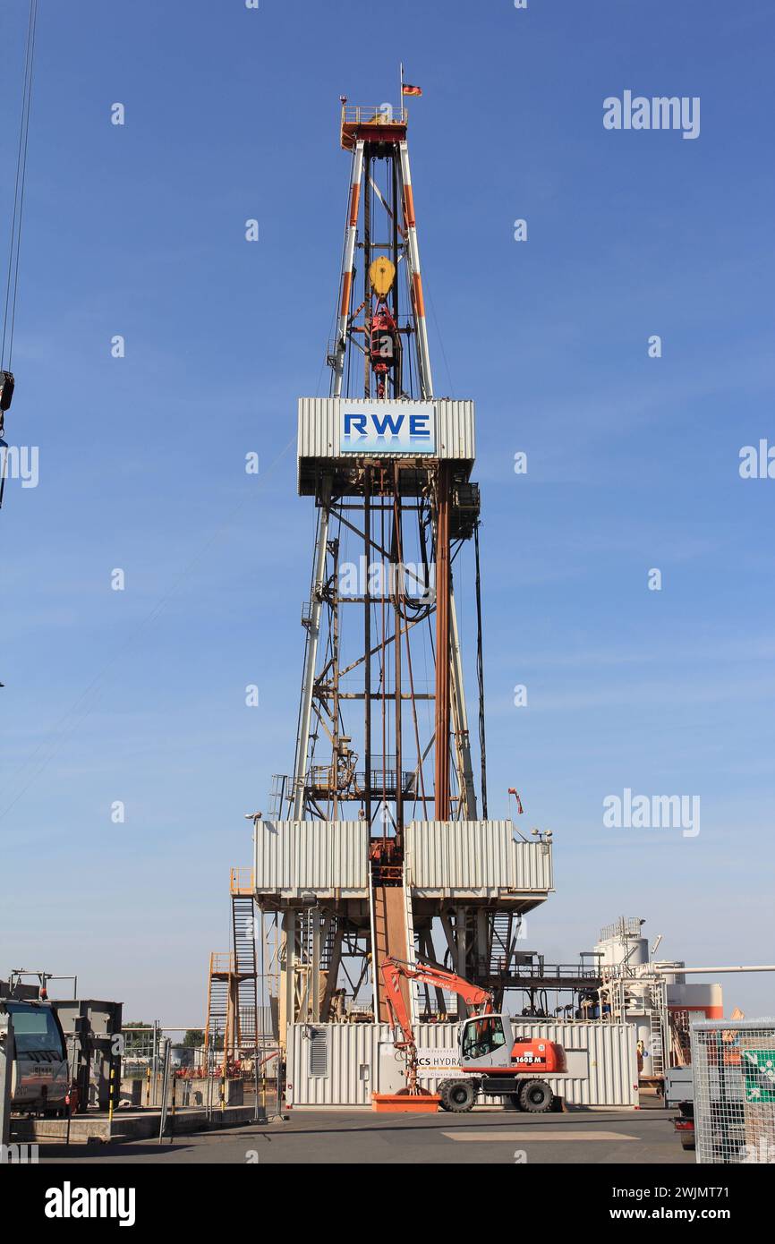 Erdgasproduktionsbohrungen hi-res stock photography and images - Alamy