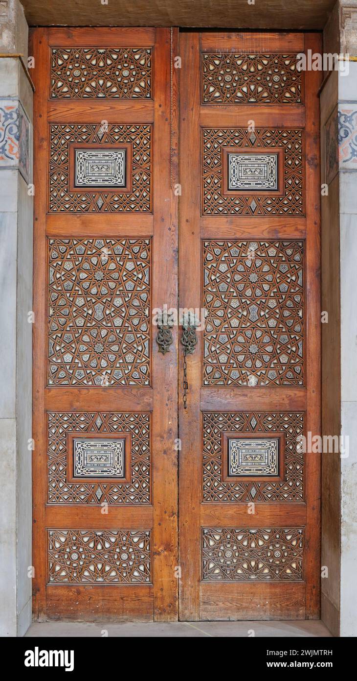 Islamic door mosque cairo egypt hi-res stock photography and images - Alamy