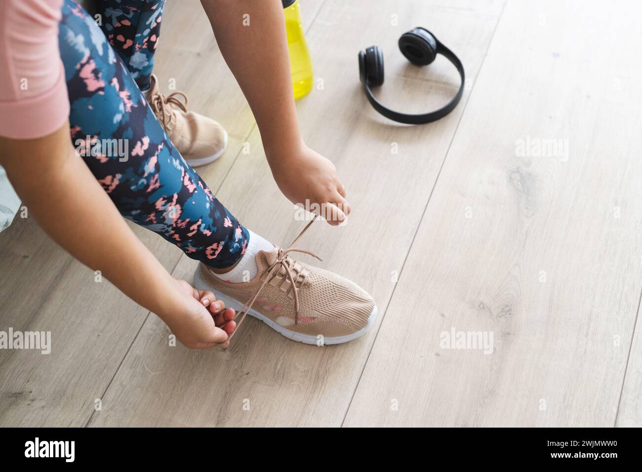 Tying shoe laces hi-res stock photography and images - Alamy