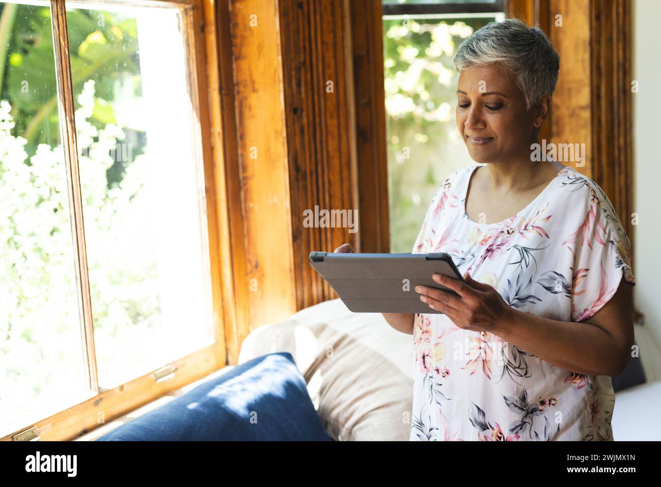 Middle aged woman uses tablet hi-res stock photography and images - Alamy