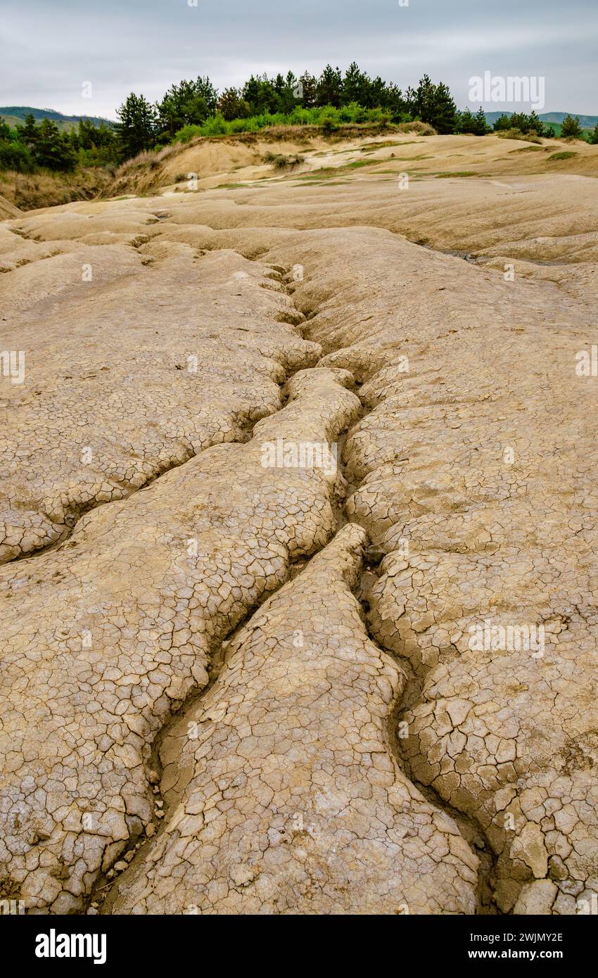 Cliff fissures hi-res stock photography and images - Alamy