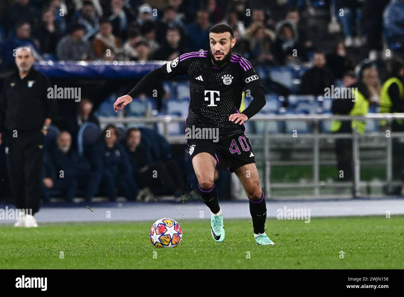 Noussair mazraoui bayern münchen hi-res stock photography and images ...