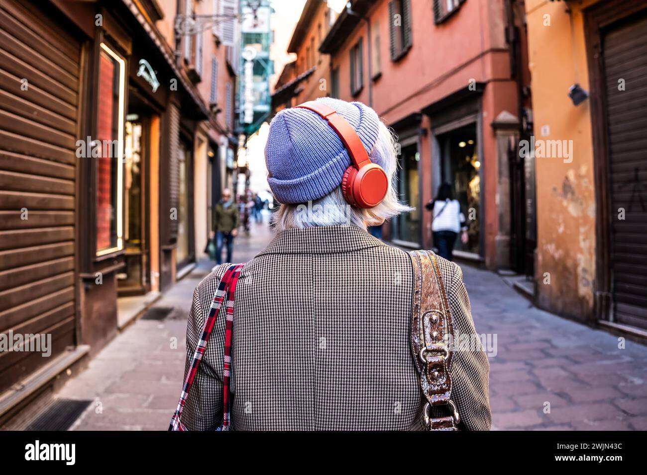 Gen z girl wearing chic trendy clothes - stylish gen z trendsetter in ...