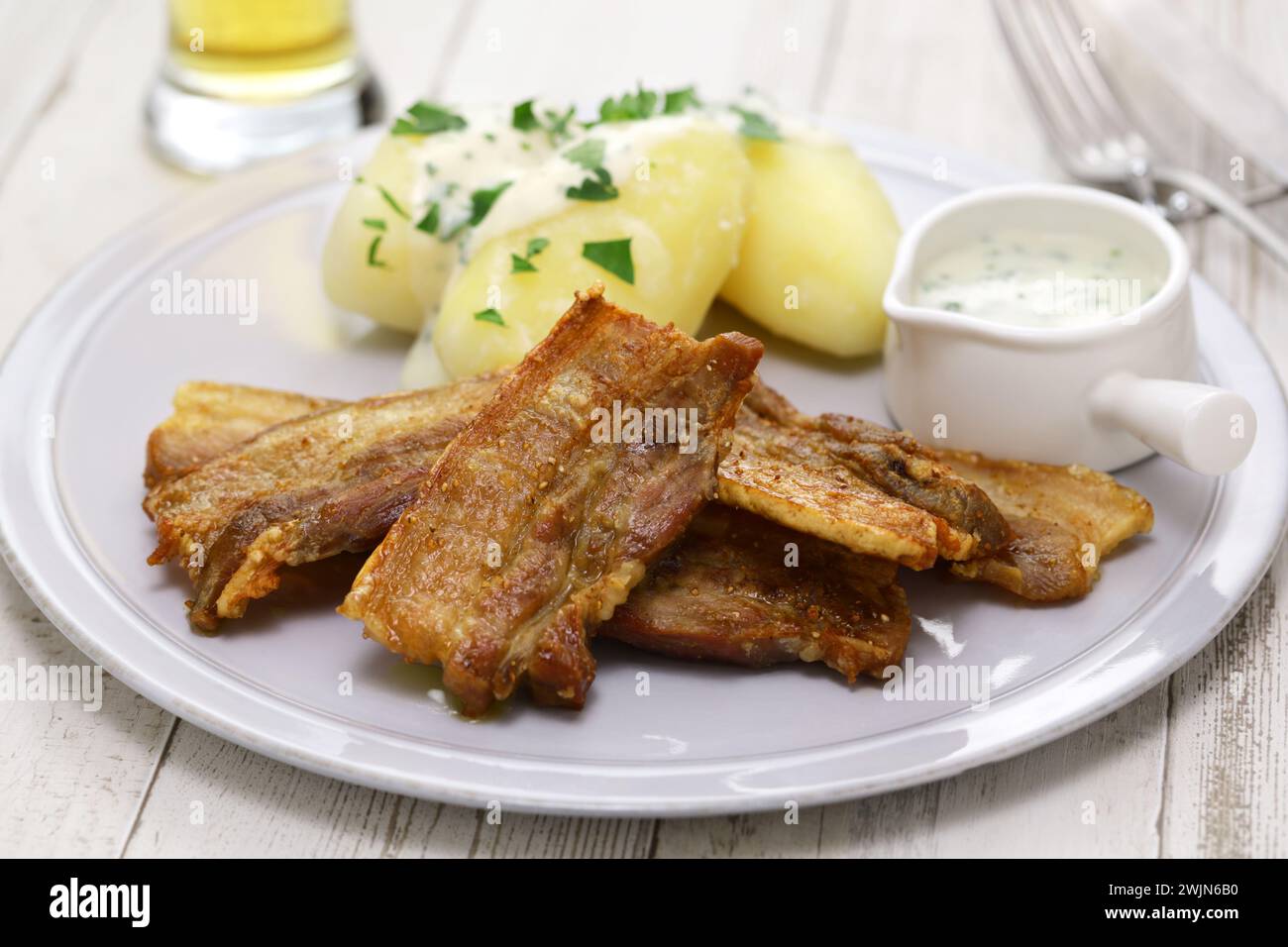 "Stegt flæsk med persillesovs" (sliced pork belly with skin on and ...