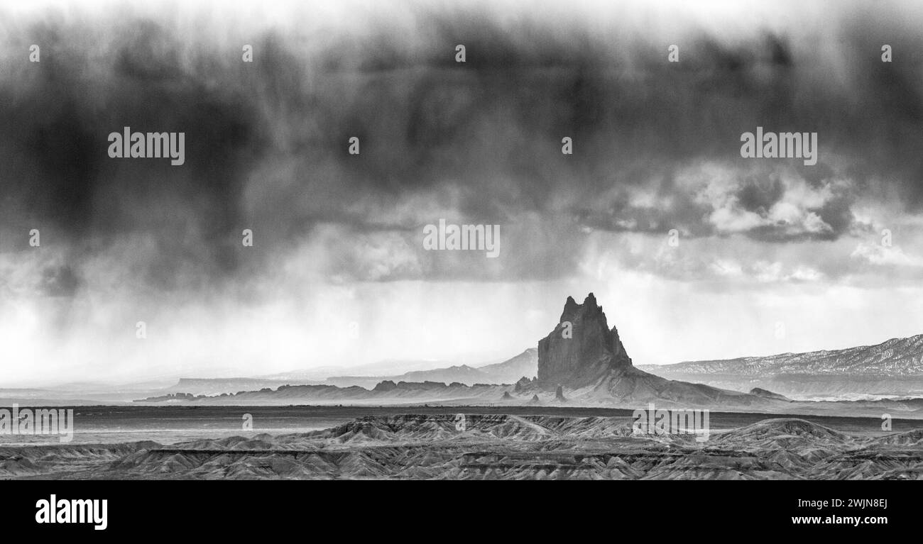 Shiprock plug monolith panoramic hi-res stock photography and images ...
