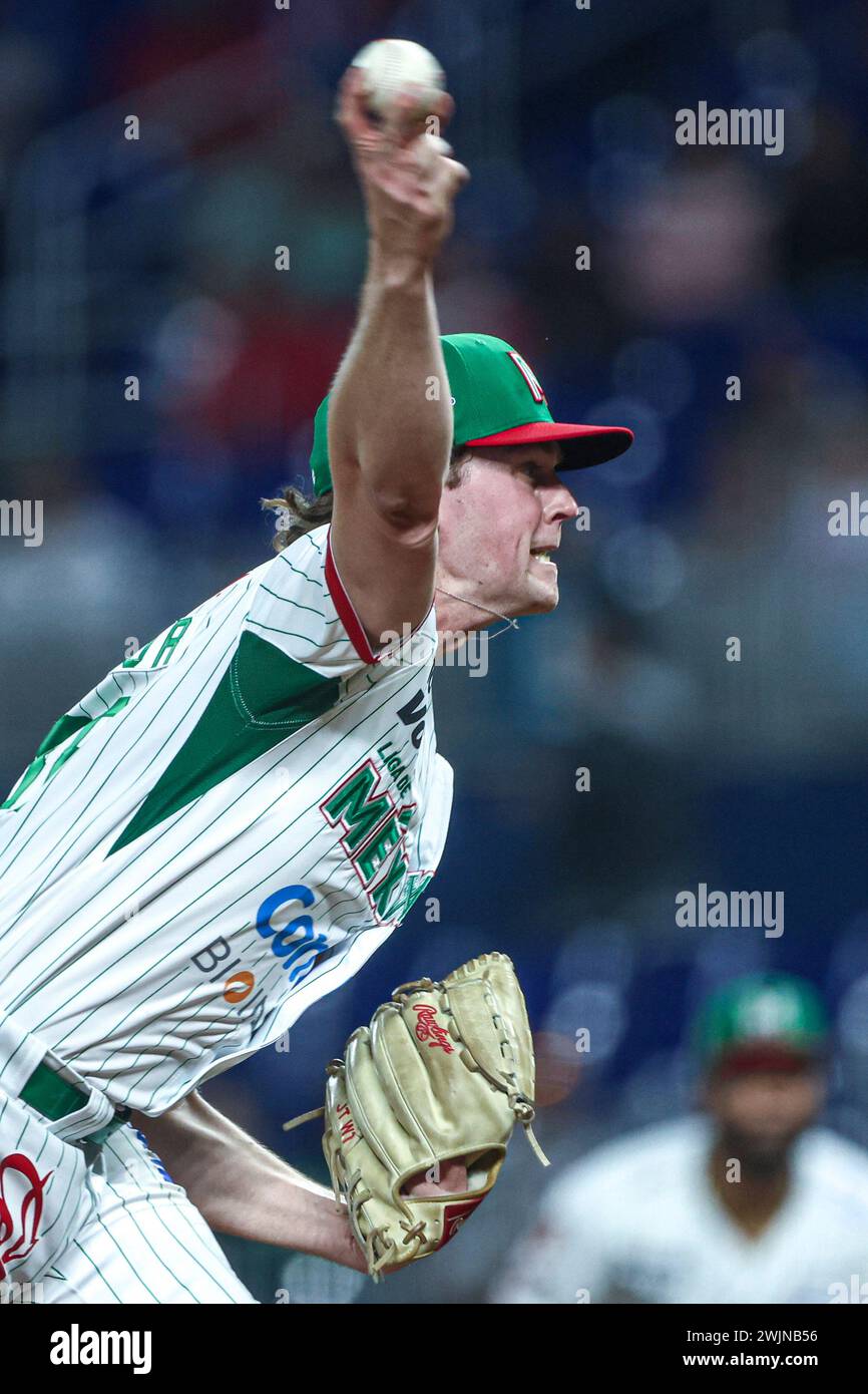 MIAMI, FLORIDA - FEBRUARY 2: Curtis Taylor, pitcher Naranjeros de ...