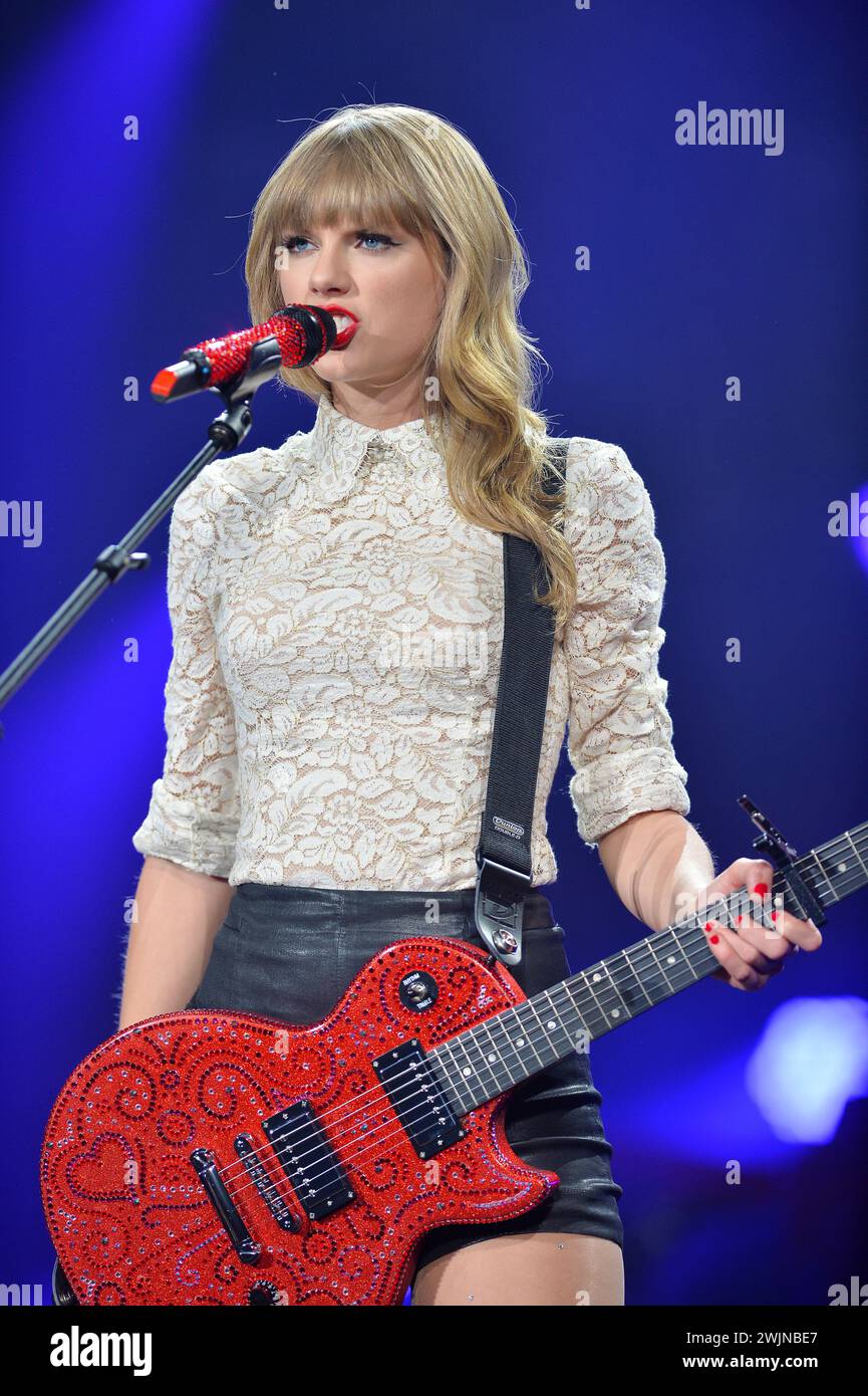 Taylor swift 2024 tour hi-res stock photography and images - Alamy