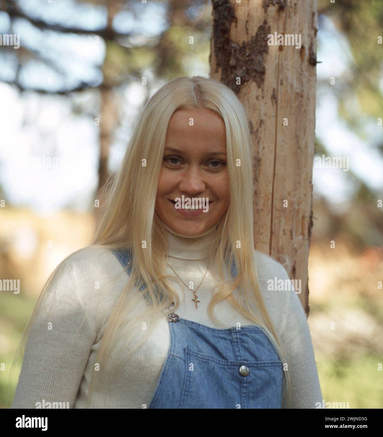 Singer seventies 70s 1970s hi-res stock photography and images - Alamy