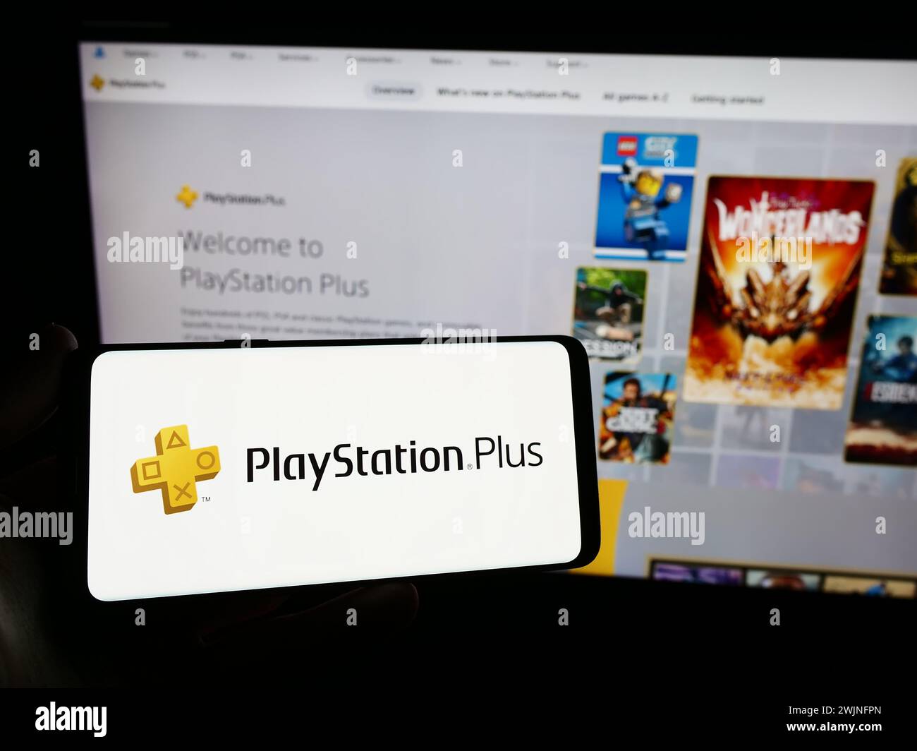Playstation plus logo hi-res stock photography and images - Alamy