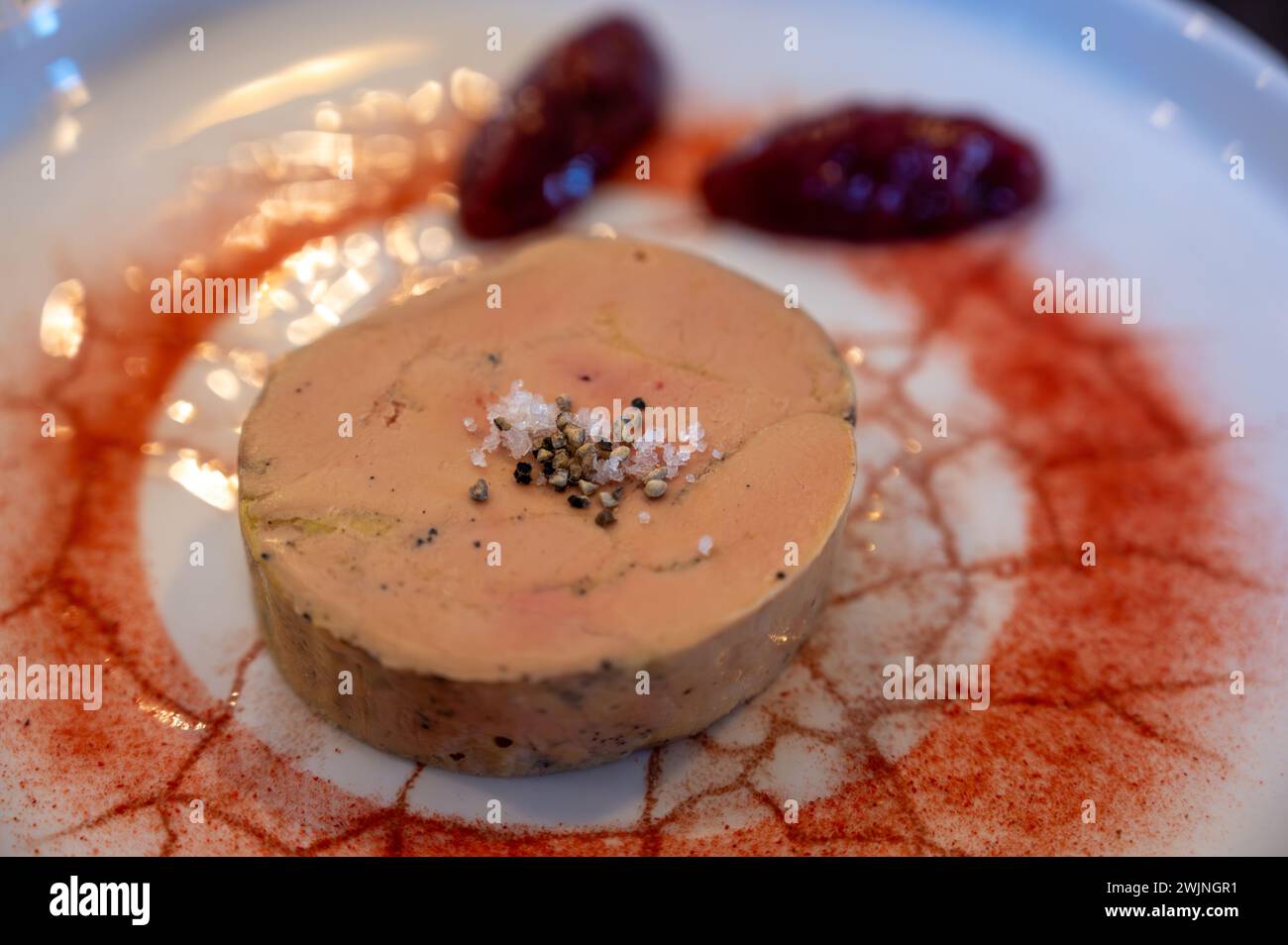 Gavage feeding duck hi-res stock photography and images - Alamy