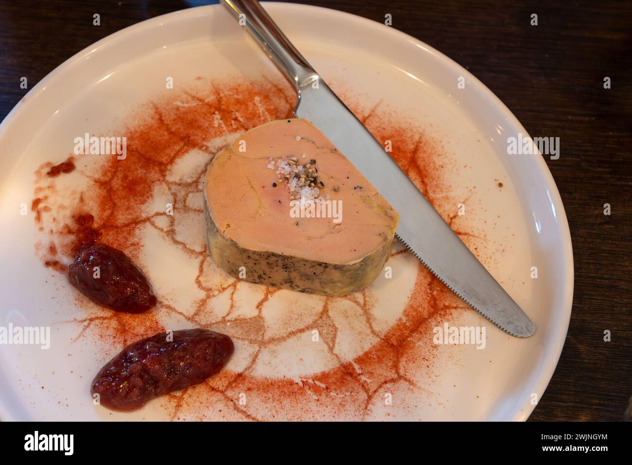 Gavage feeding duck hi-res stock photography and images - Alamy