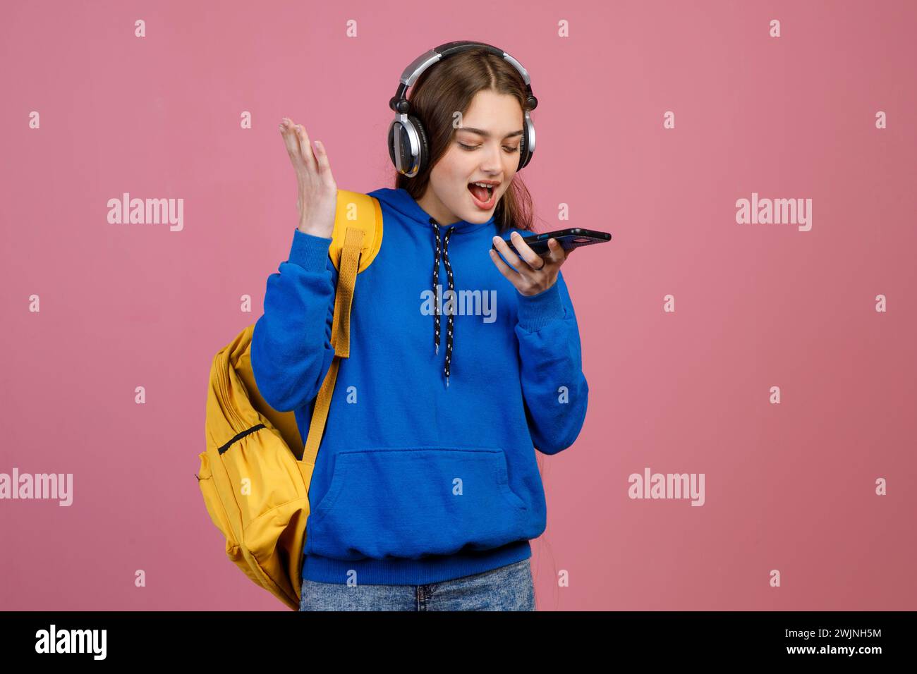 Person crying headphones hi-res stock photography and images - Alamy