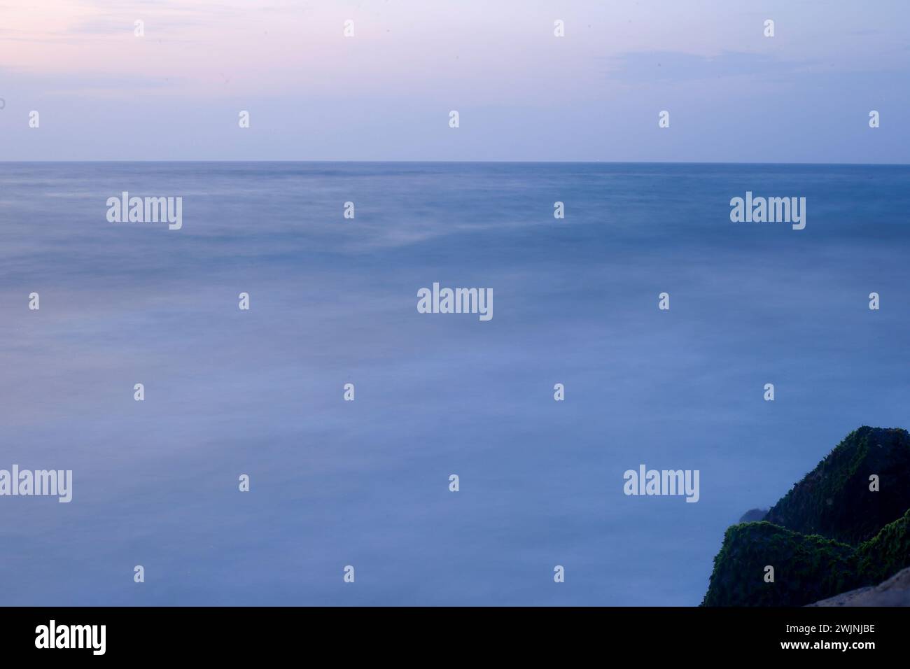 long exposure shot of the indian Ocean in Sri Lanka Stock Photo - Alamy