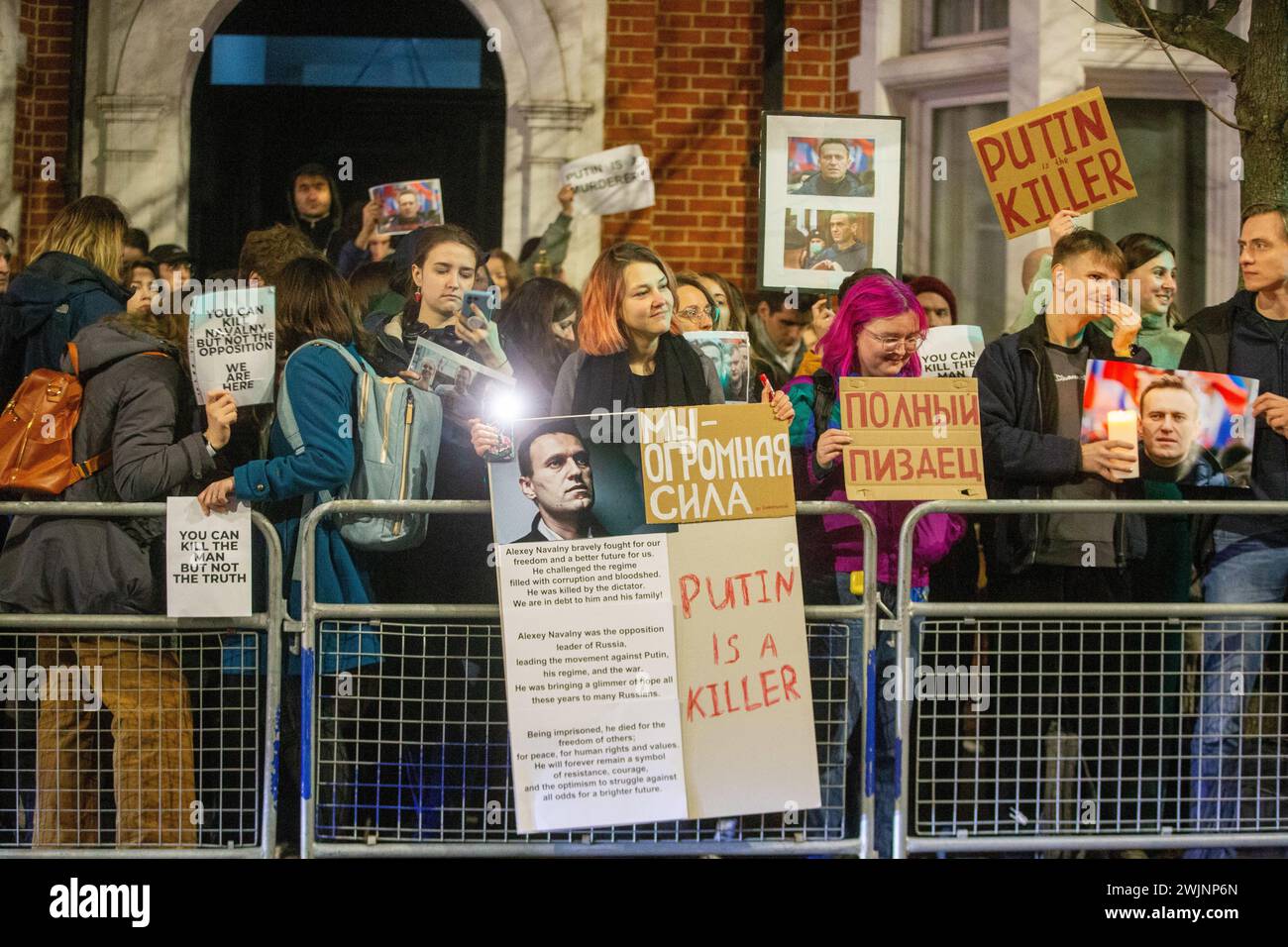 London, England, UK. 16th Feb, 2024. Hundreds of activists hold a vigil ...