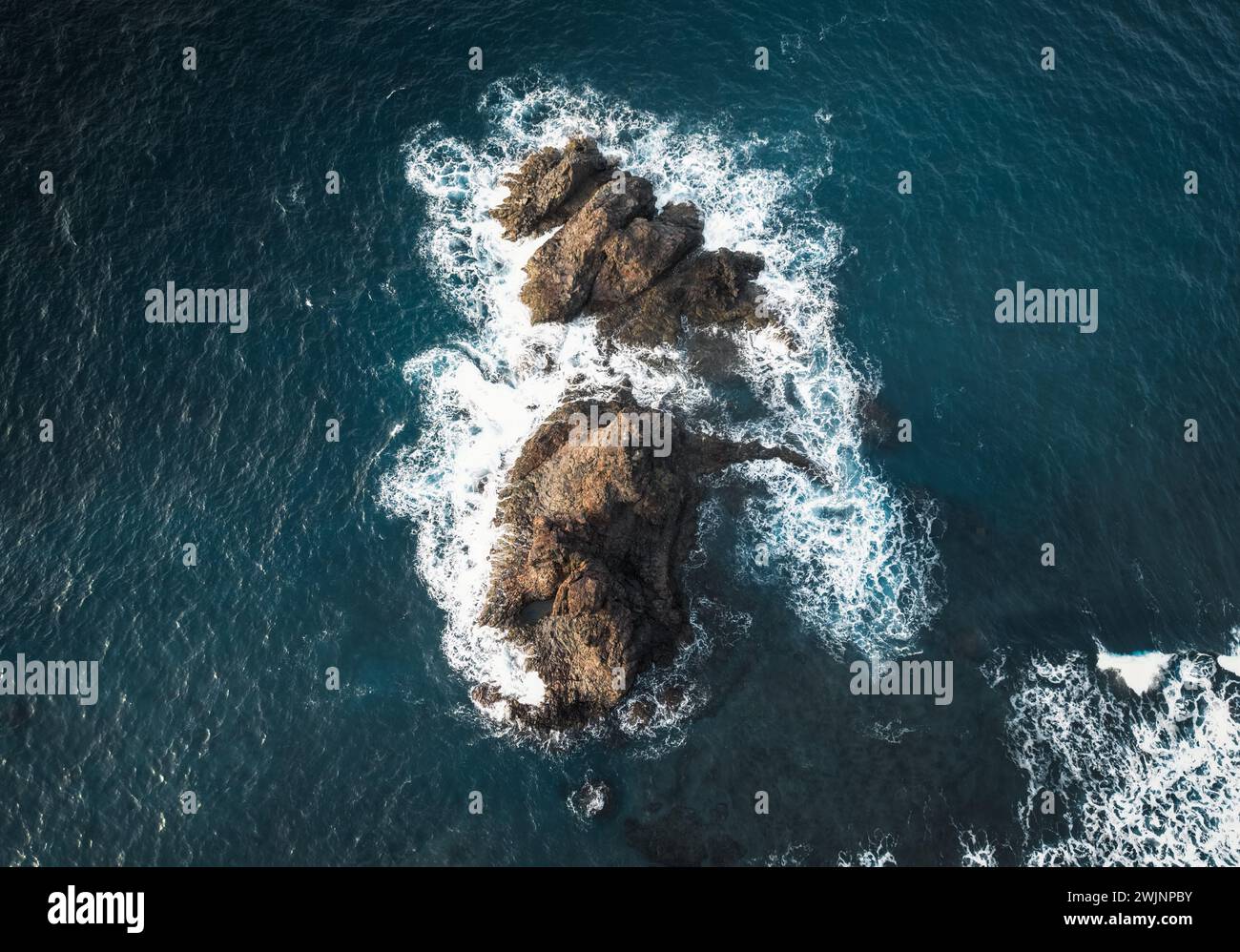 Aerial tracking view ocean waves hi-res stock photography and images ...