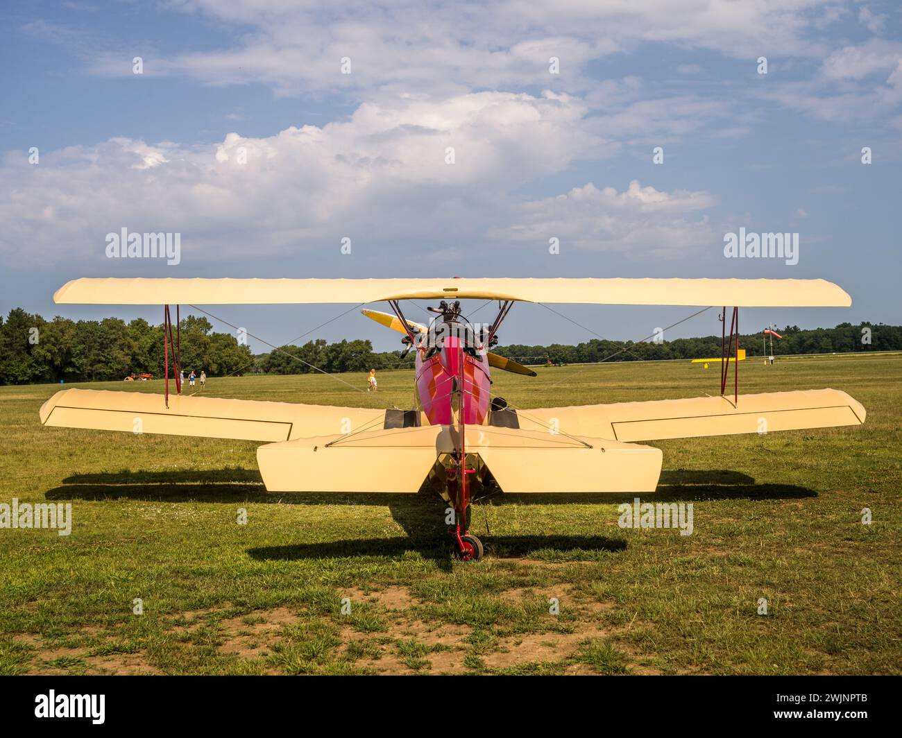 Avión biplano hi-res stock photography and images - Alamy