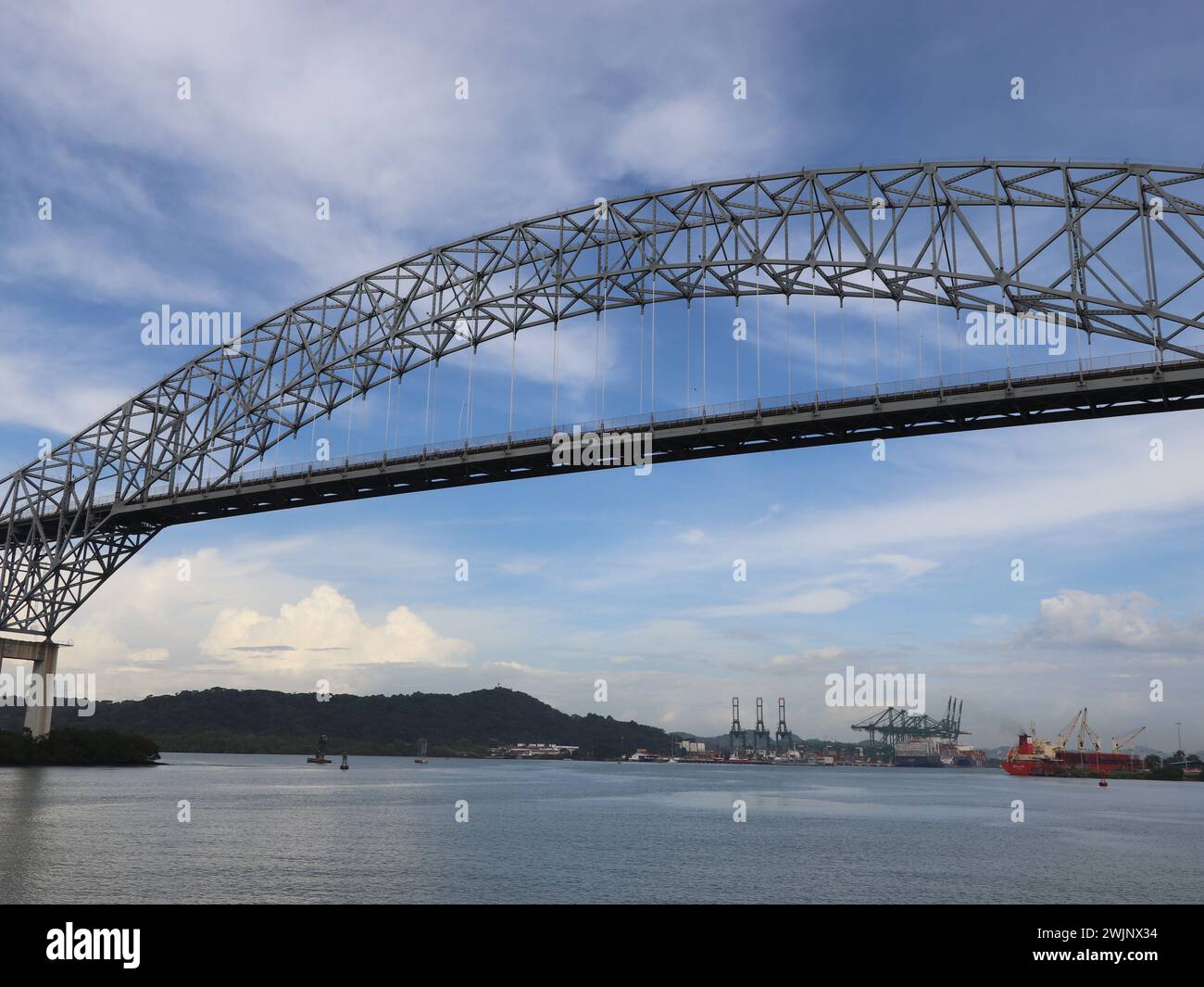 Entering the Panama Canal and bridge Stock Photo - Alamy