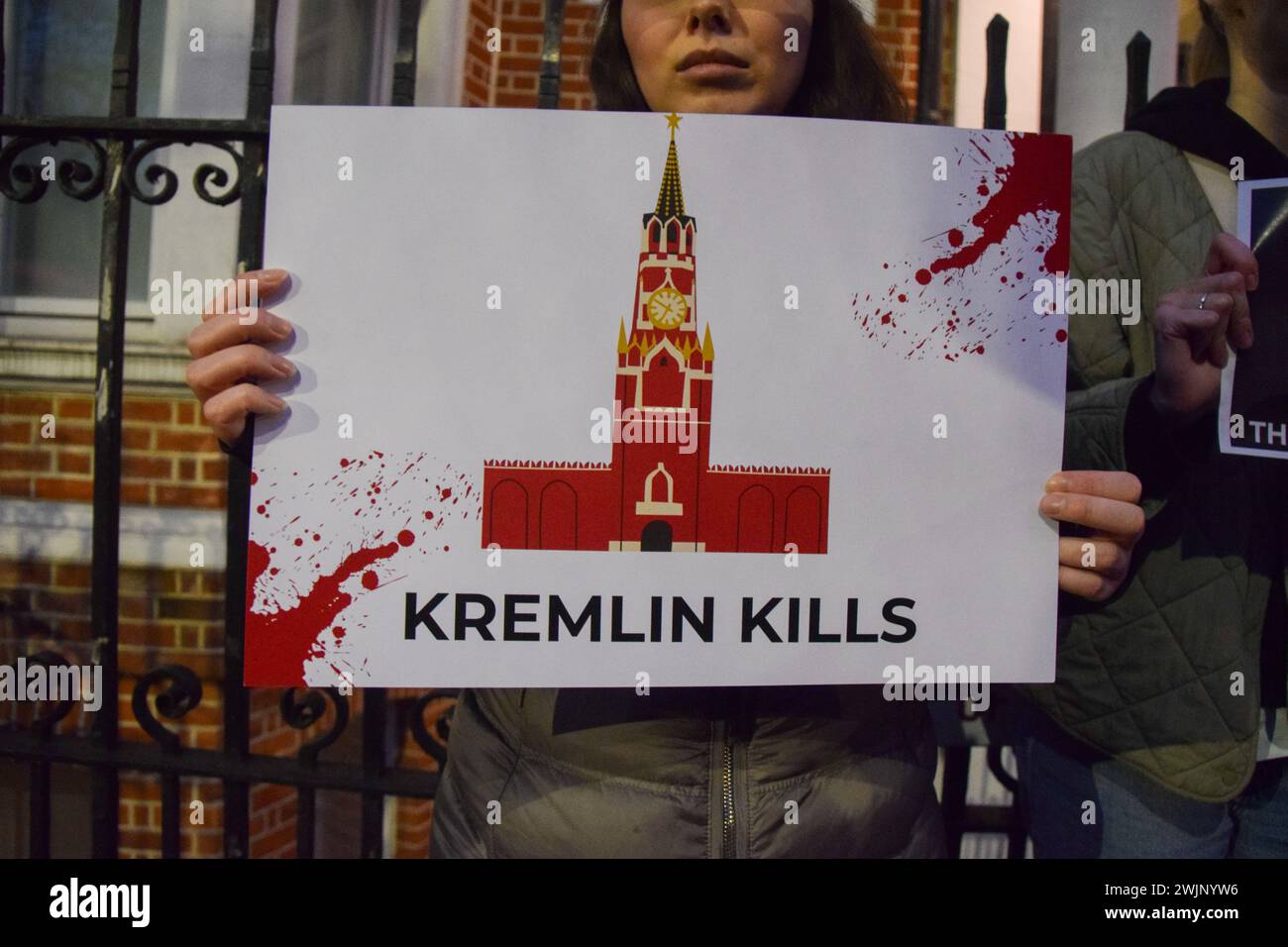 London, UK. 16th February 2024. Supporters of Alexei Navalny hold a ...