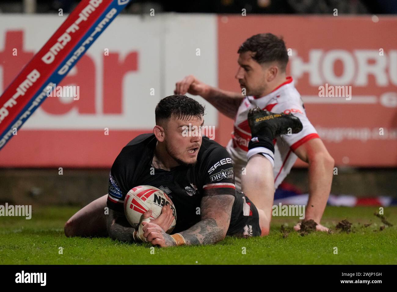 St Helens, UK. 16th Feb, 2024. Robbie Storey of London Broncos dives ...