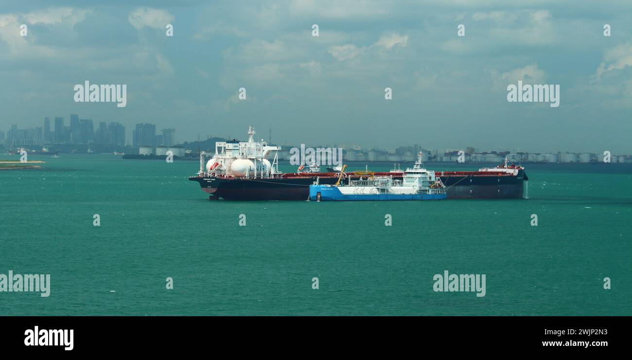 Lng tanker carrier ship hi-res stock photography and images - Alamy