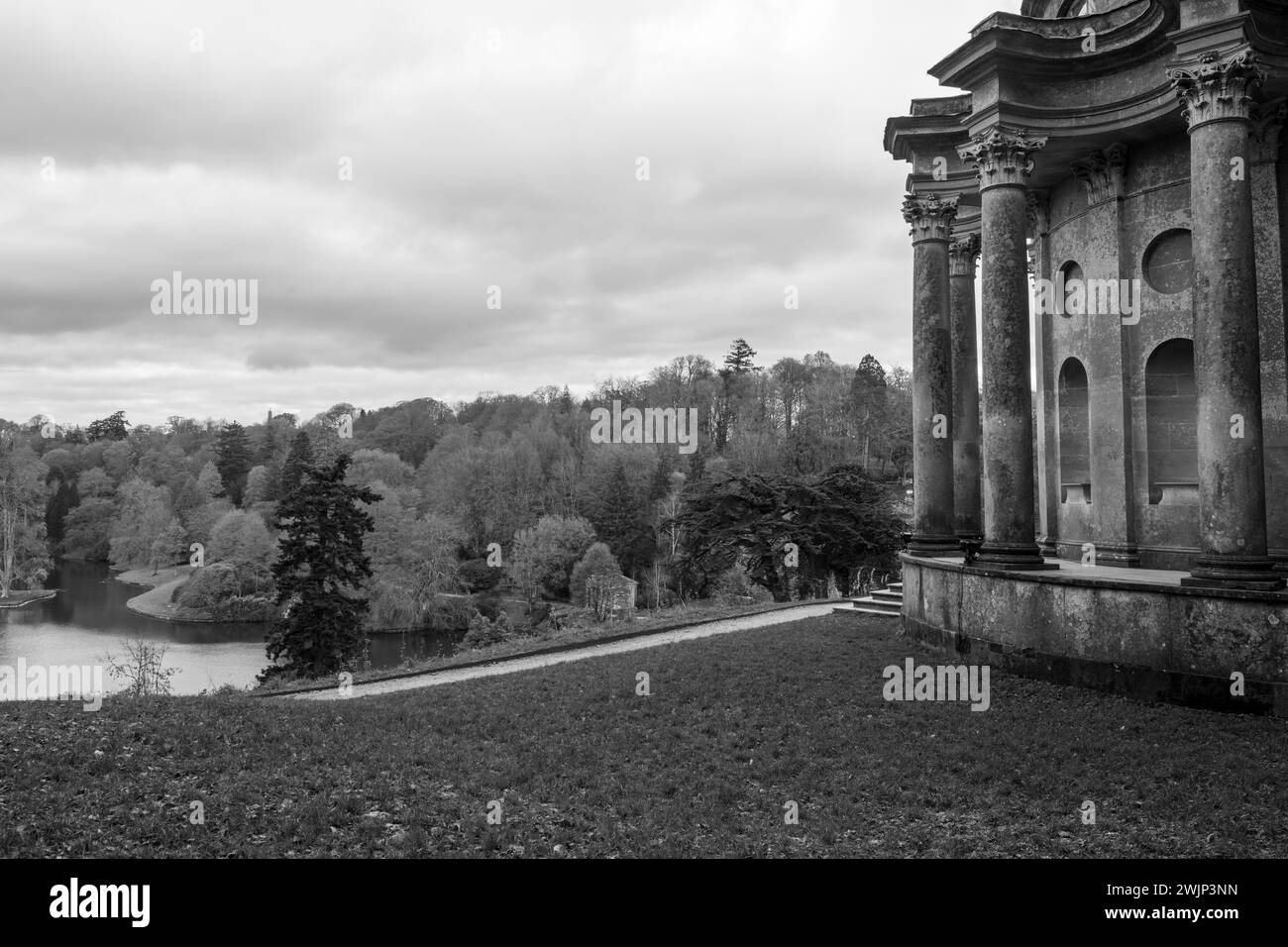 Photo of the Temple Of Apollo in Stourhead Gardens Stock Photo - Alamy