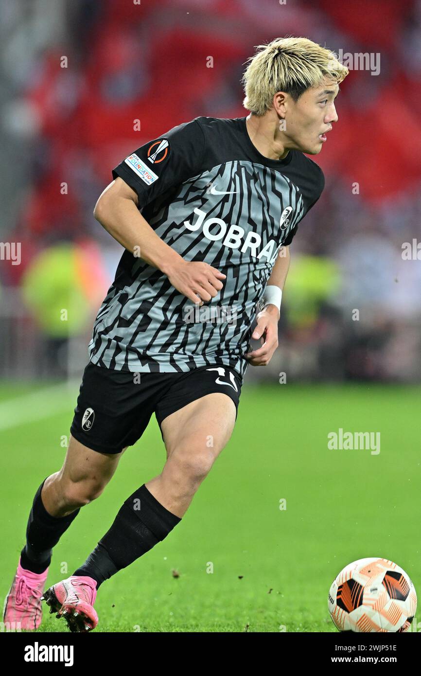 Lens, France. 15th Feb, 2024. Ritsu Doan (42) of Freiburg pictured ...