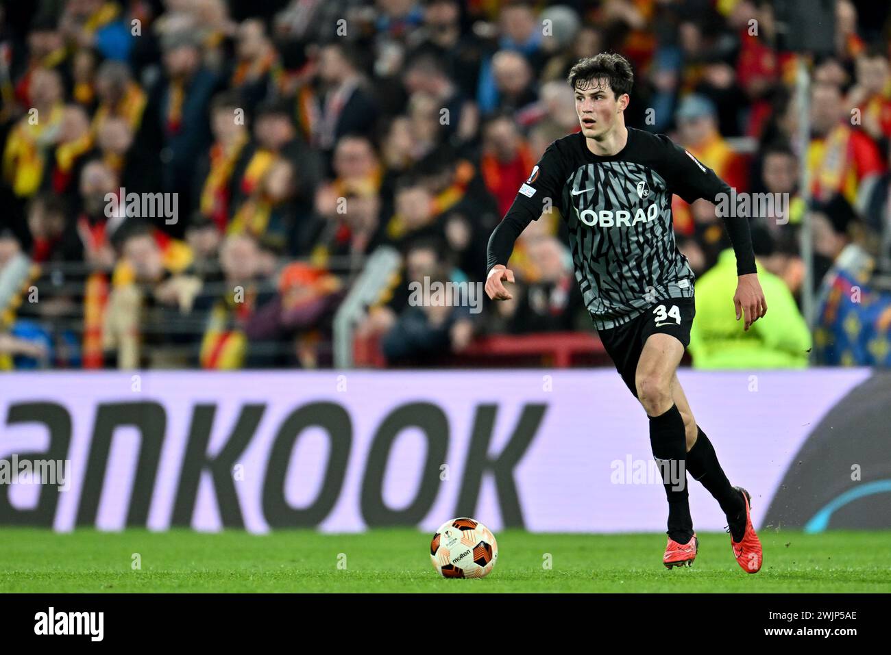 Lens, France. 15th Feb, 2024. Merlin Röhl (34) of Freiburg pictured ...