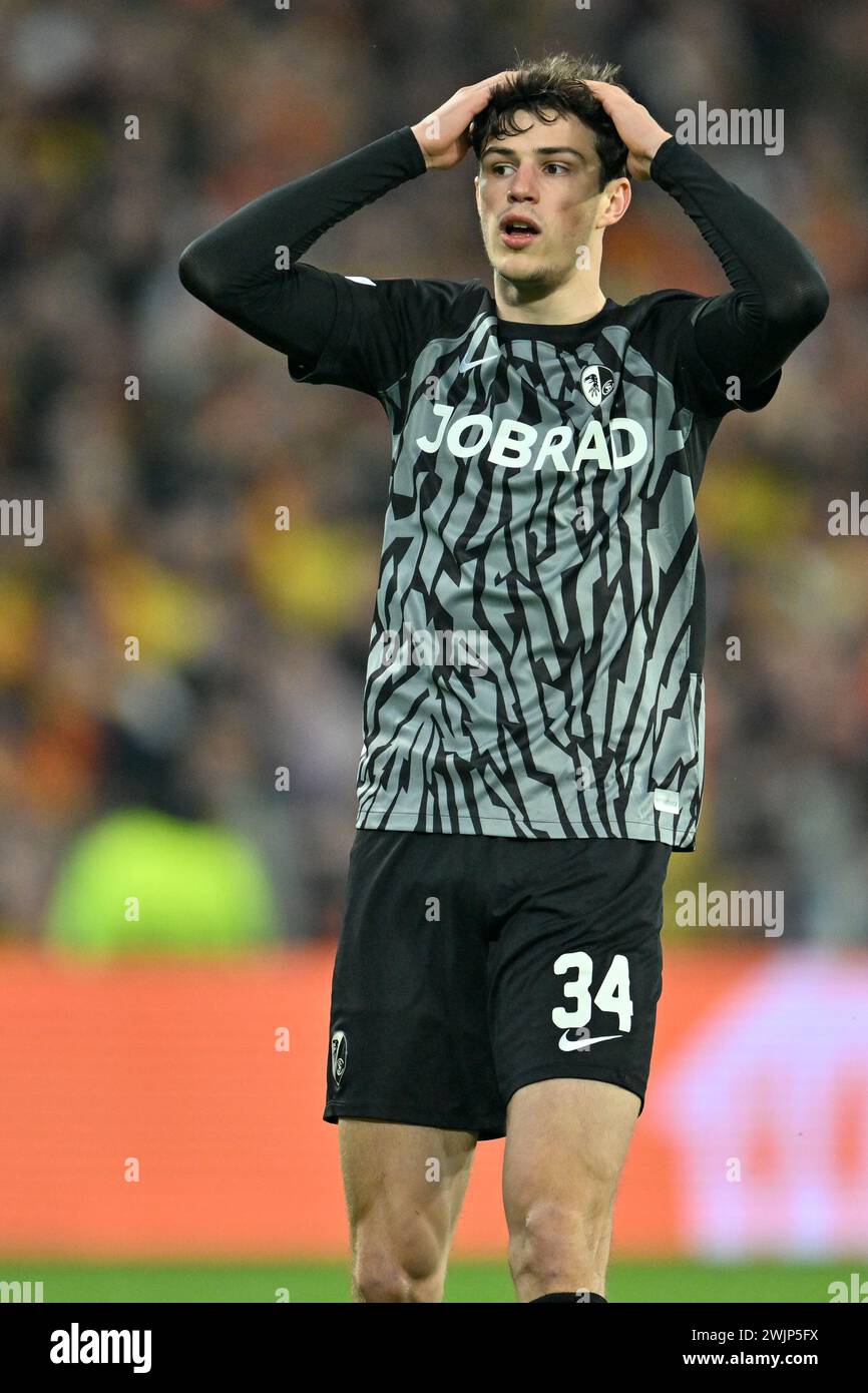 Lens, France. 15th Feb, 2024. Merlin Röhl (34) of Freiburg pictured ...