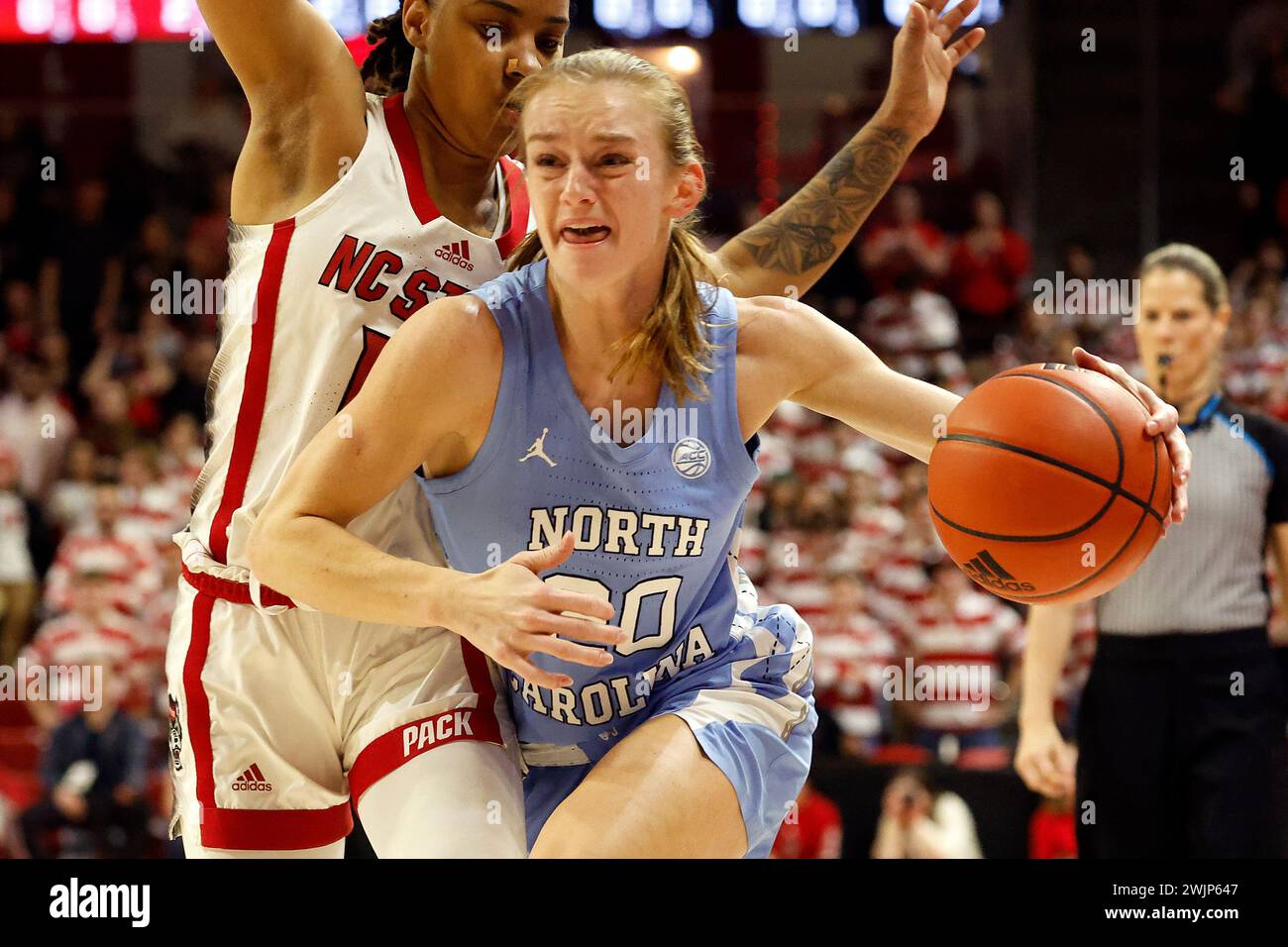North Carolina's Lexi Donarski (20) drives to the basket past North ...
