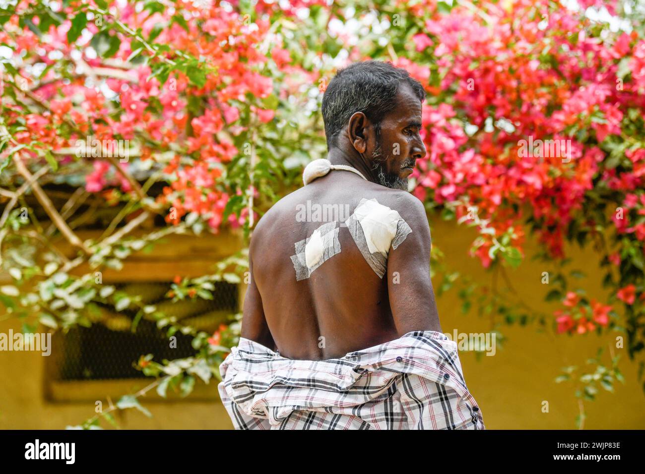 Rebel wounded coming hi-res stock photography and images - Alamy