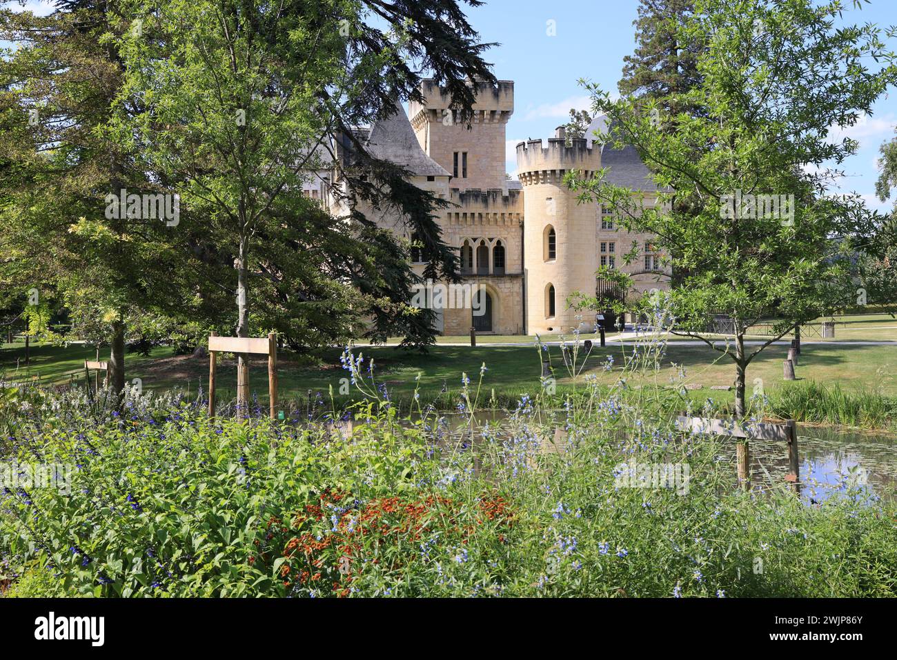 The Château de Campagne in Périgord Noir with its park labeled ...