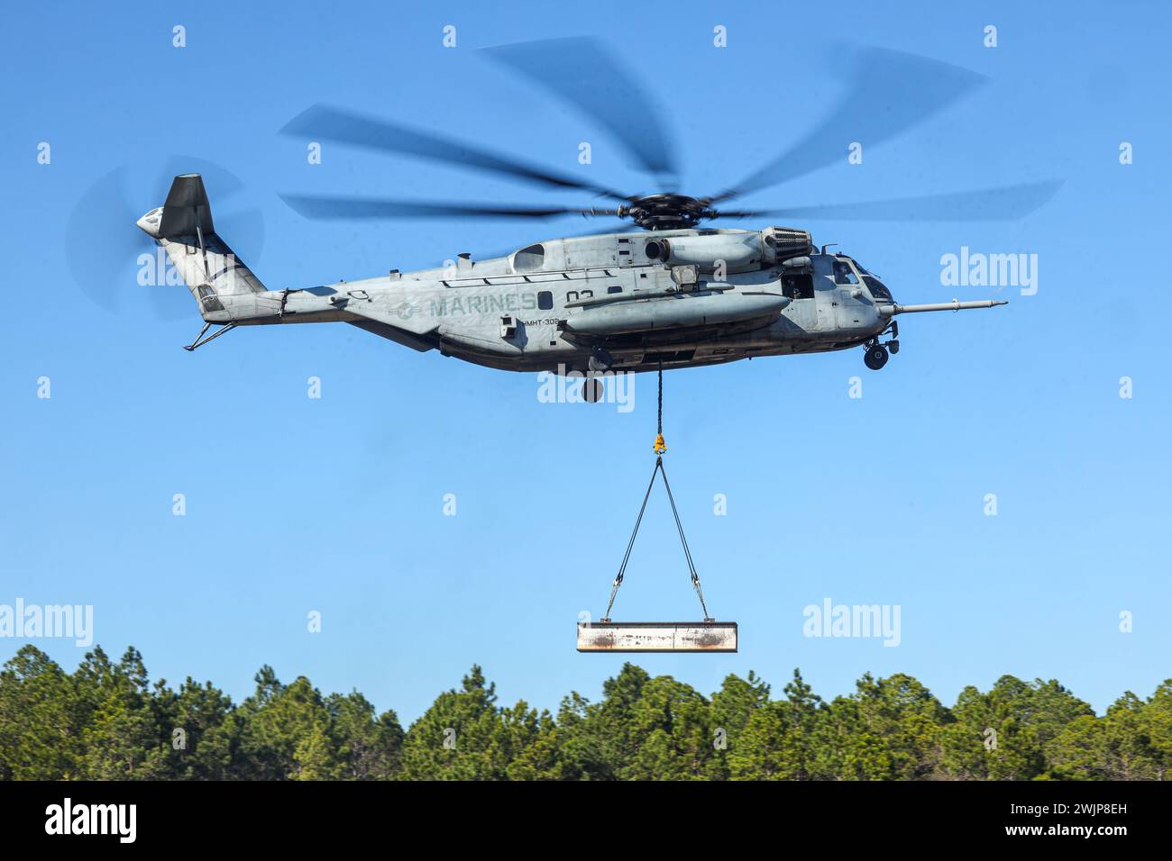 U.S. Marines with Marine Heavy Helicopter Training Squadron 302, Marine ...