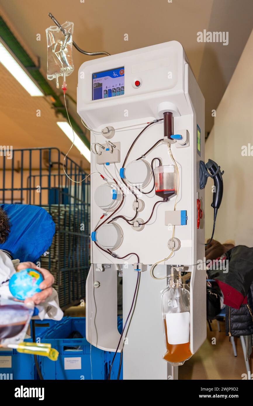 Blood cell separating machine hi-res stock photography and images - Alamy