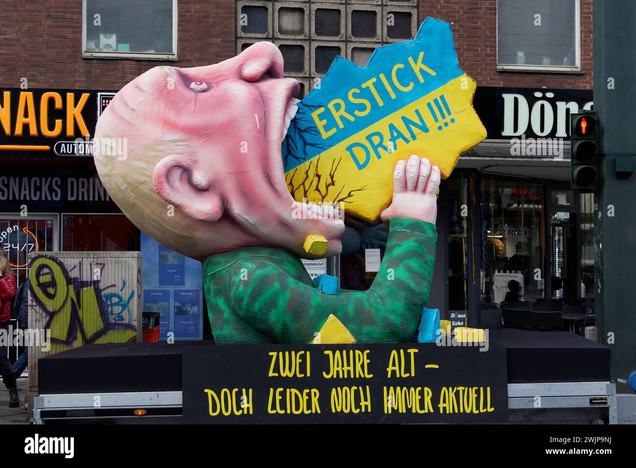 Vladimir Putin with his mouth open, devouring Ukraine, papier-mache ...