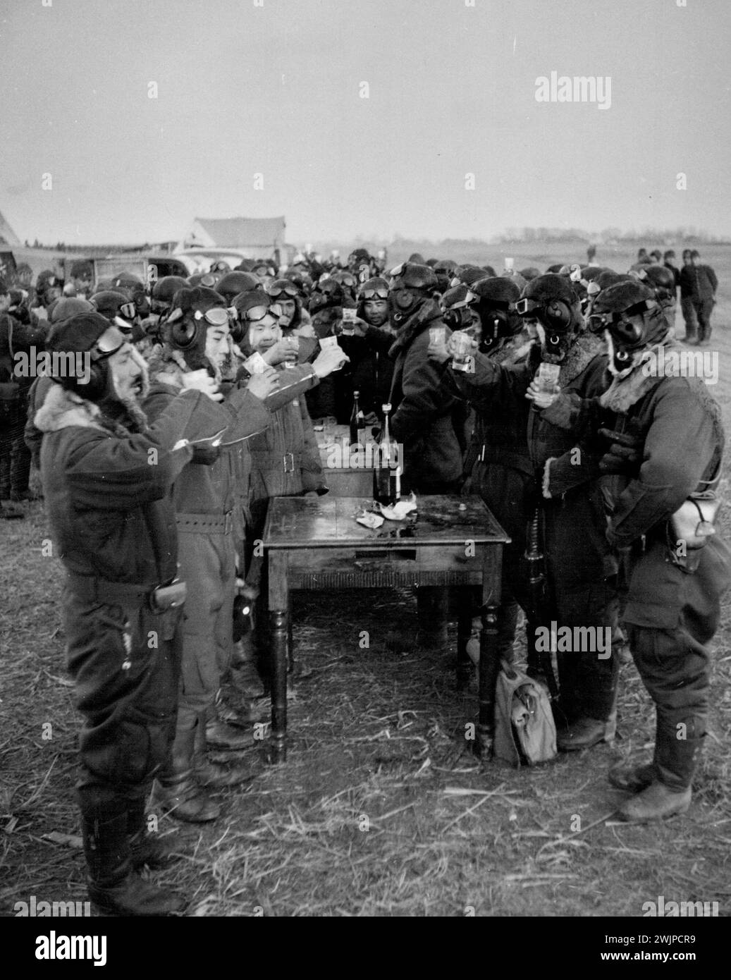 World war ii airmen hi-res stock photography and images - Alamy