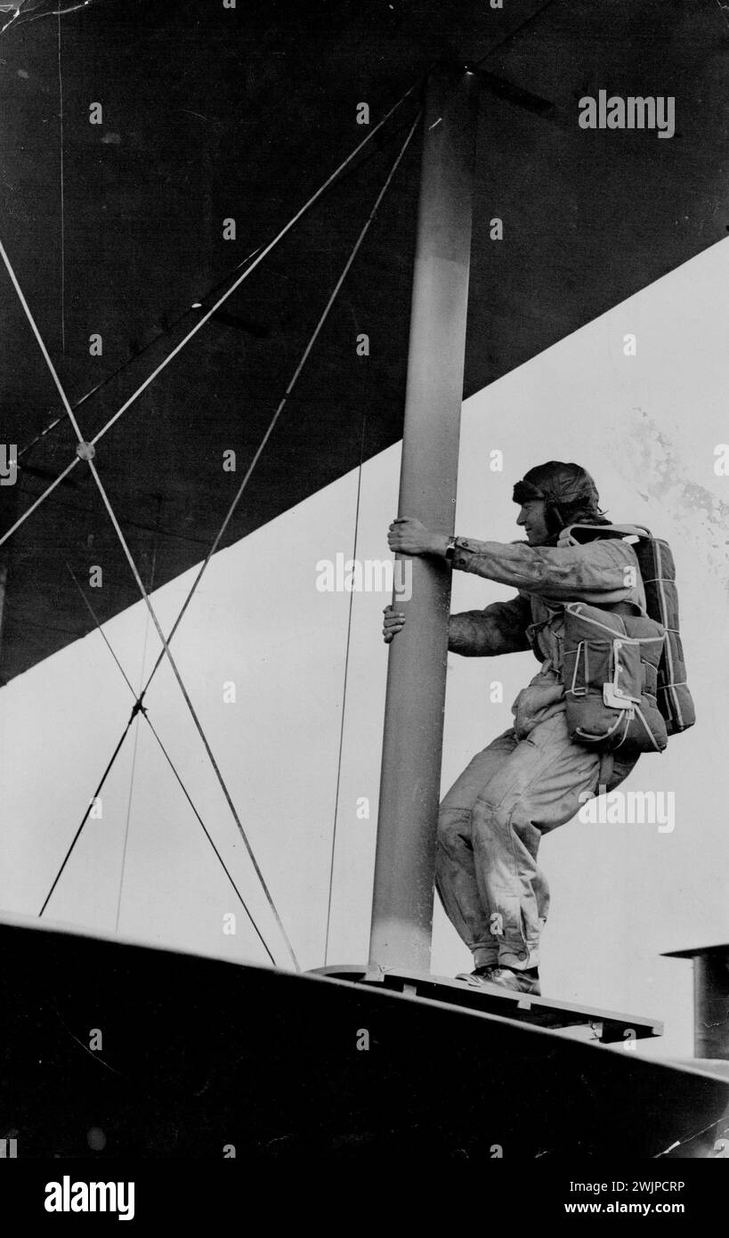 423 parachutes hi-res stock photography and images - Alamy