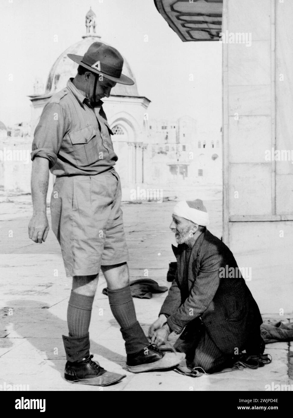 Australian troops in world war ii hi-res stock photography and images ...