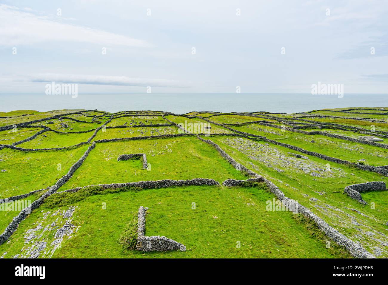 View monument limestone pavement hi-res stock photography and images ...
