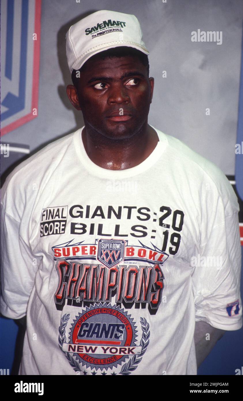 Lawrence taylor super bowl hi-res stock photography and images - Alamy