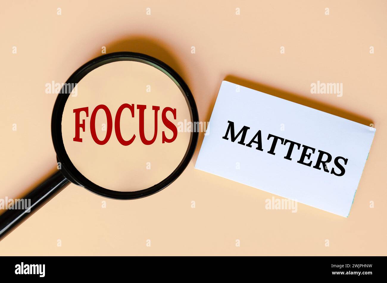 Top view of magnifying glass and notepad with text, Focus matters Stock Photo - Alamy