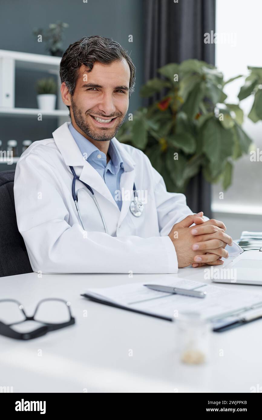 Portrait of happy arabic doctor posing at clinic Stock Photo - Alamy
