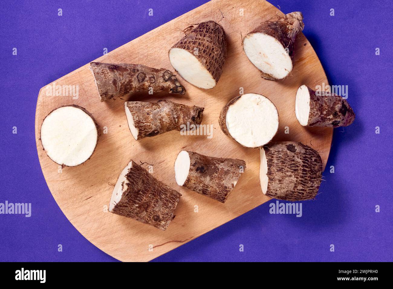 closeup of taro root vegetable, eddo malanga, hands table slice Stock ...