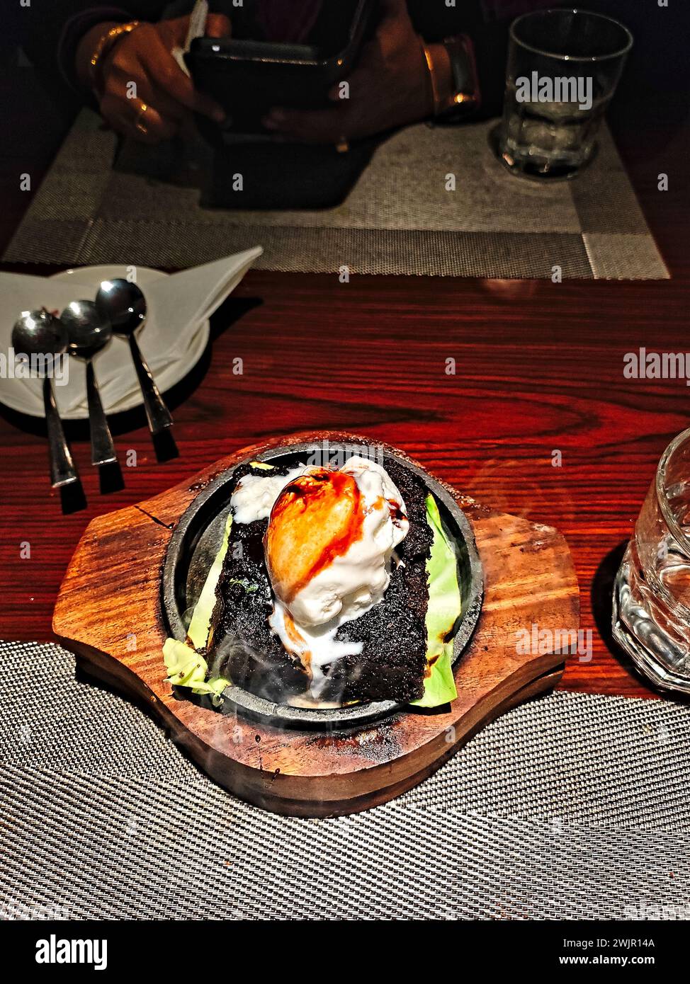 Sizzler hi-res stock photography and images - Alamy