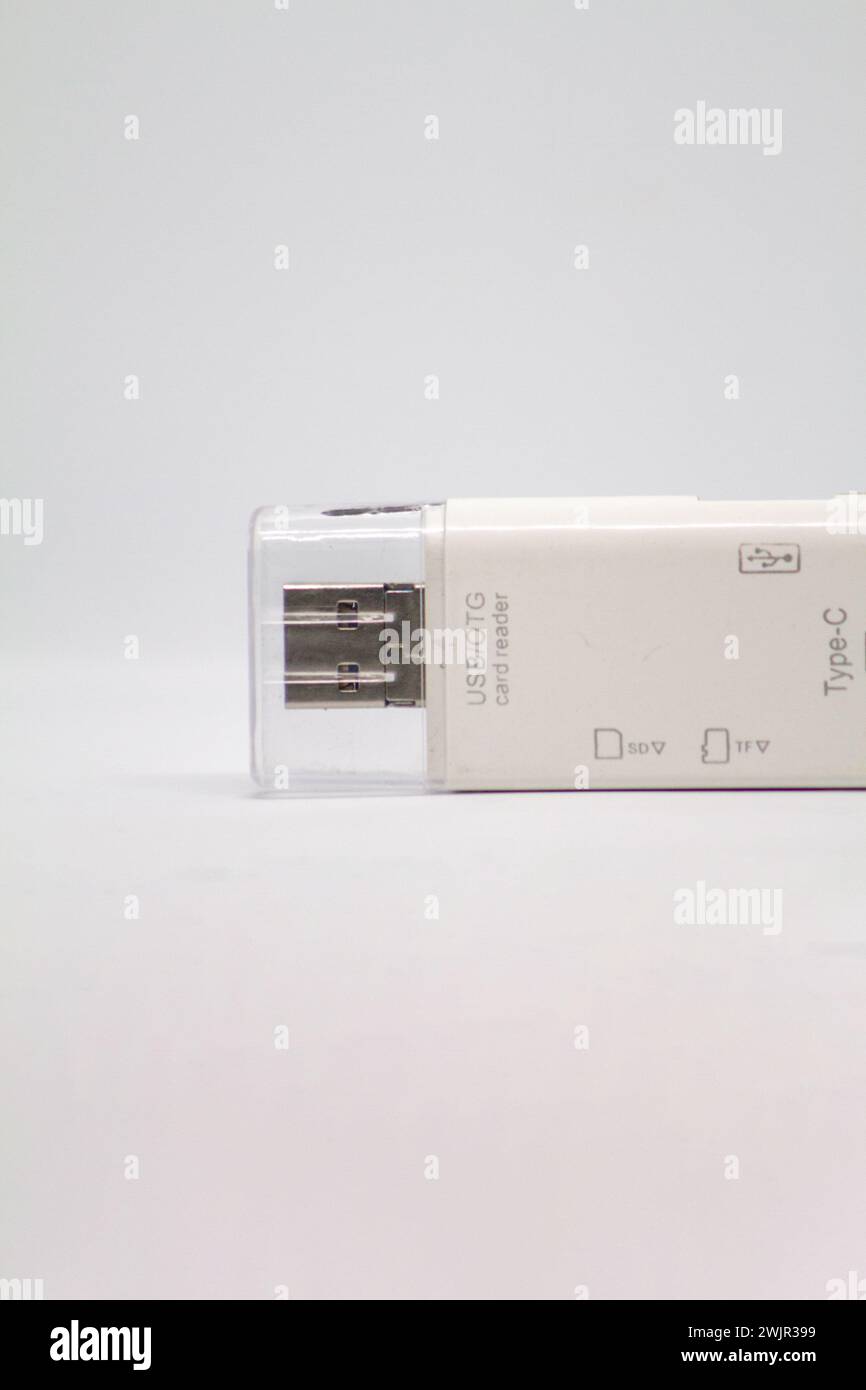 Memory adapter with multiple inputs, adaptable to USB 3.0, OTG and USB ...