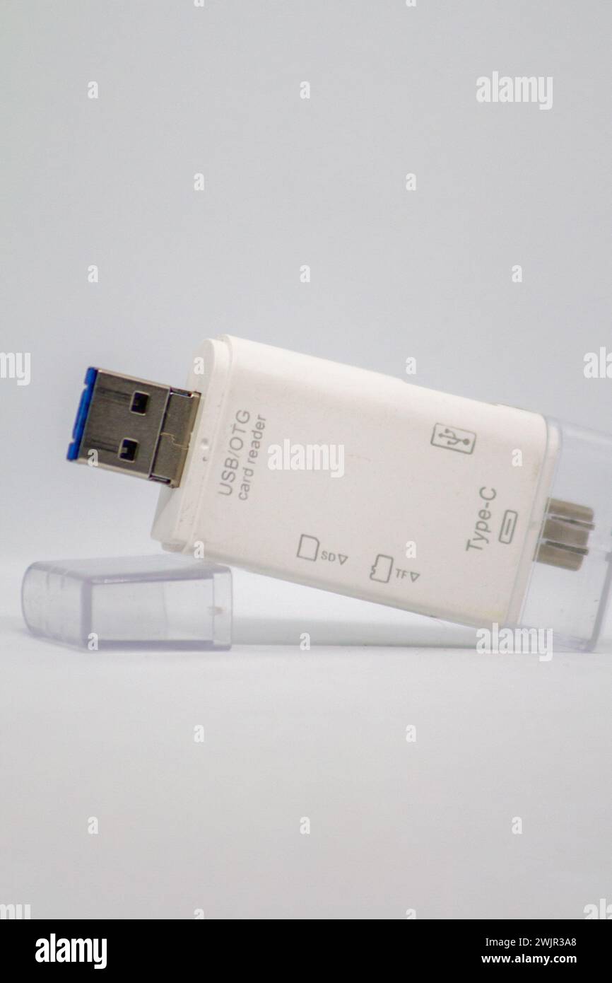 Memory adapter with multiple inputs, adaptable to USB 3.0, OTG and USB ...