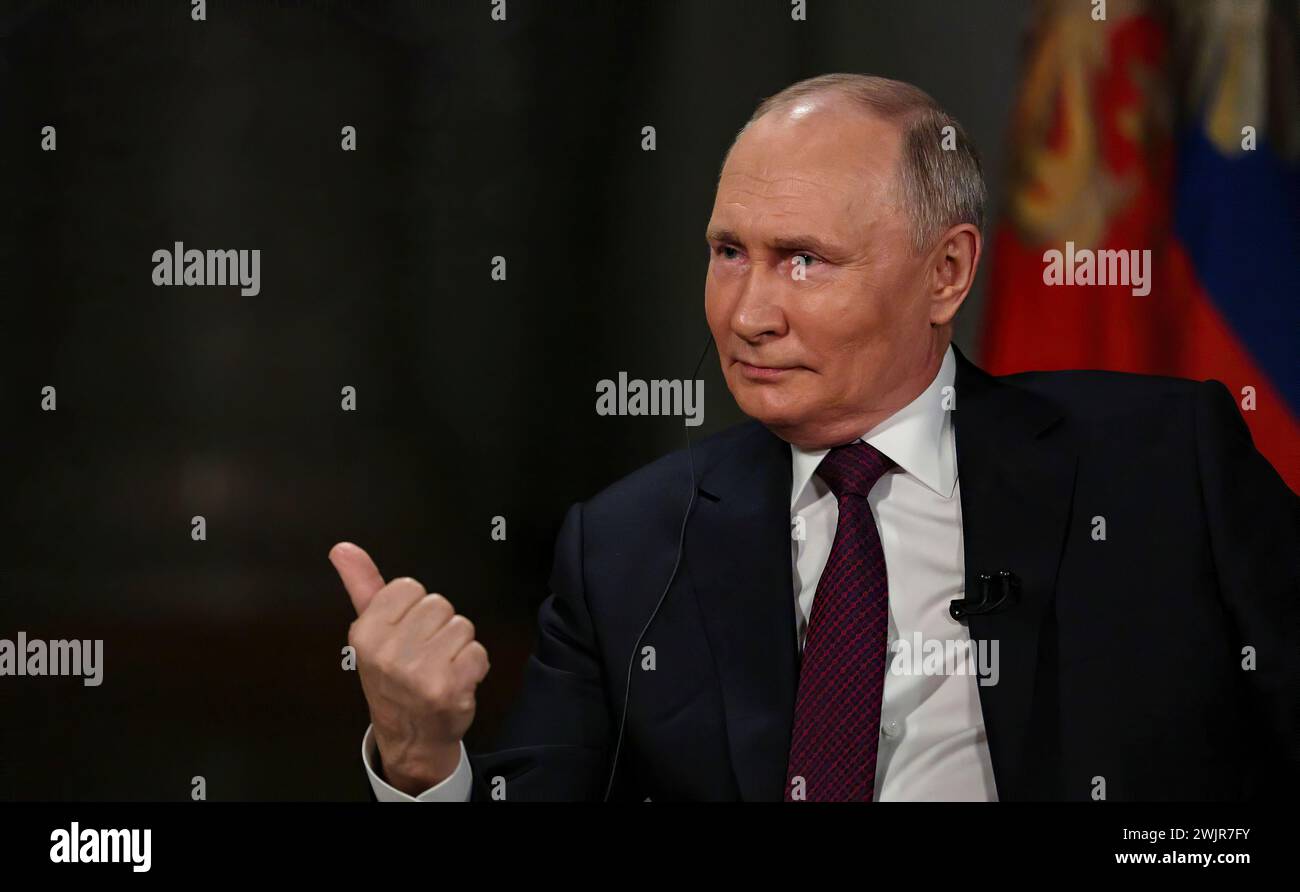 American Right Wing broadcaster, Tucker Carlson interviews Russian ...