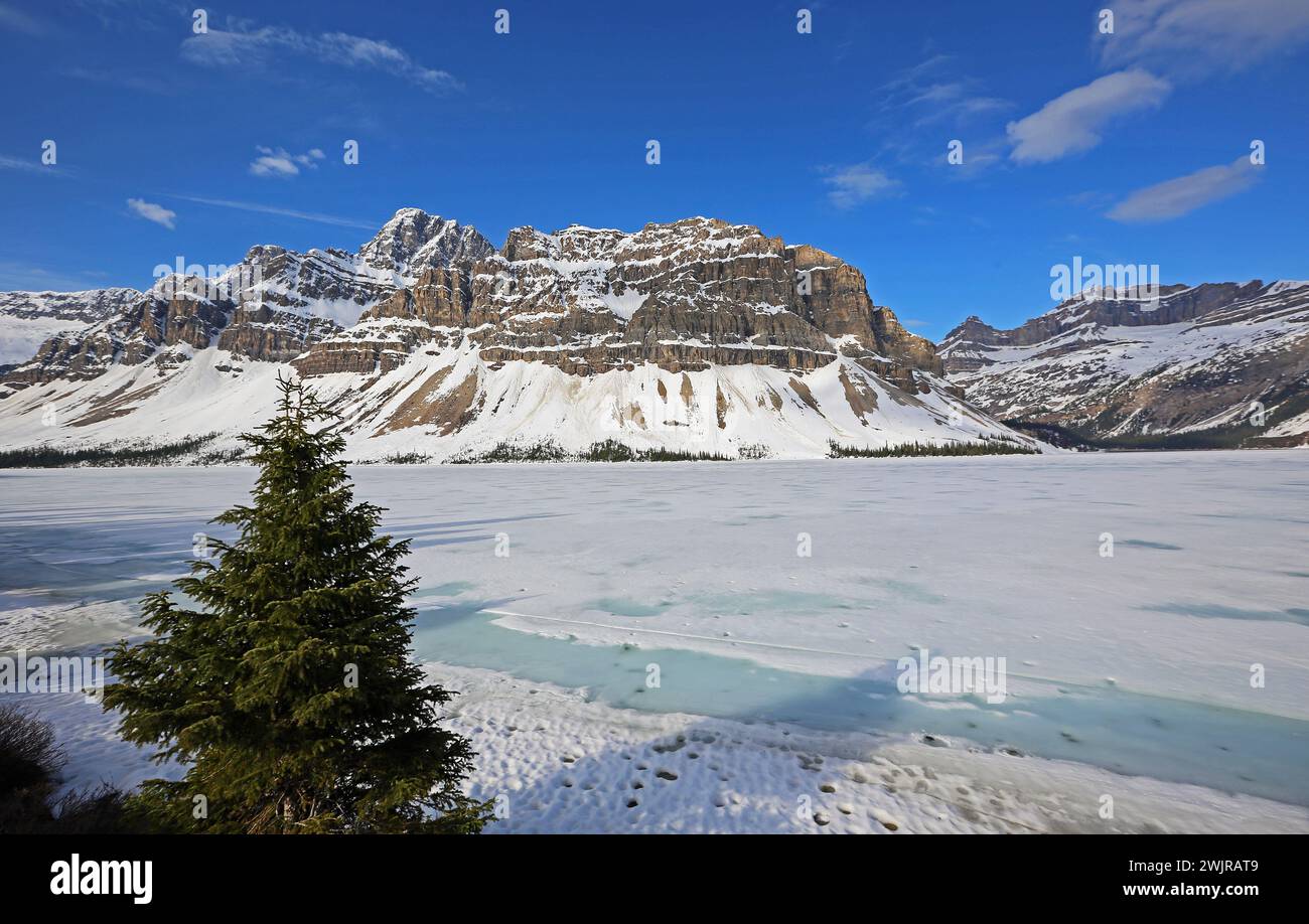 Canada frozen lake hi-res stock photography and images - Alamy